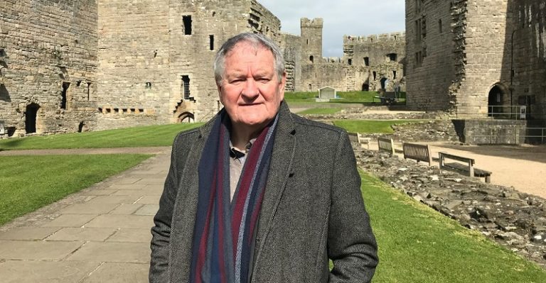 New book by legendary folk singer Dafydd Iwan tells the stories behind ...