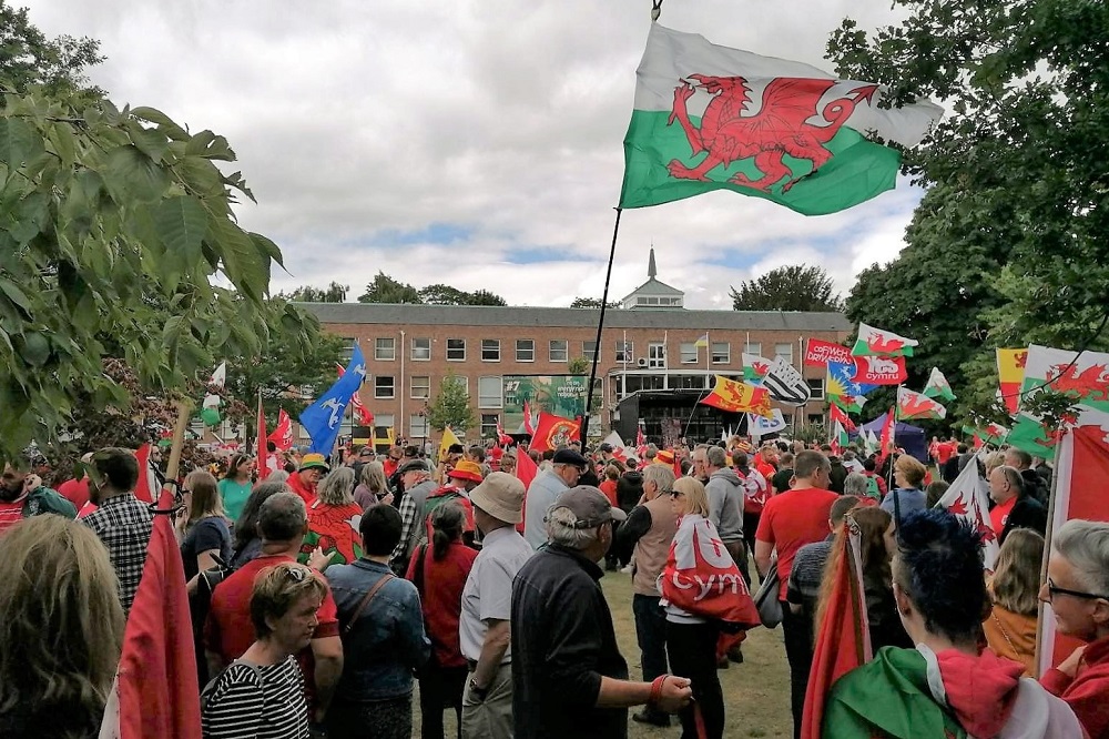 Thousands join march for Welsh Independence in Wrexham