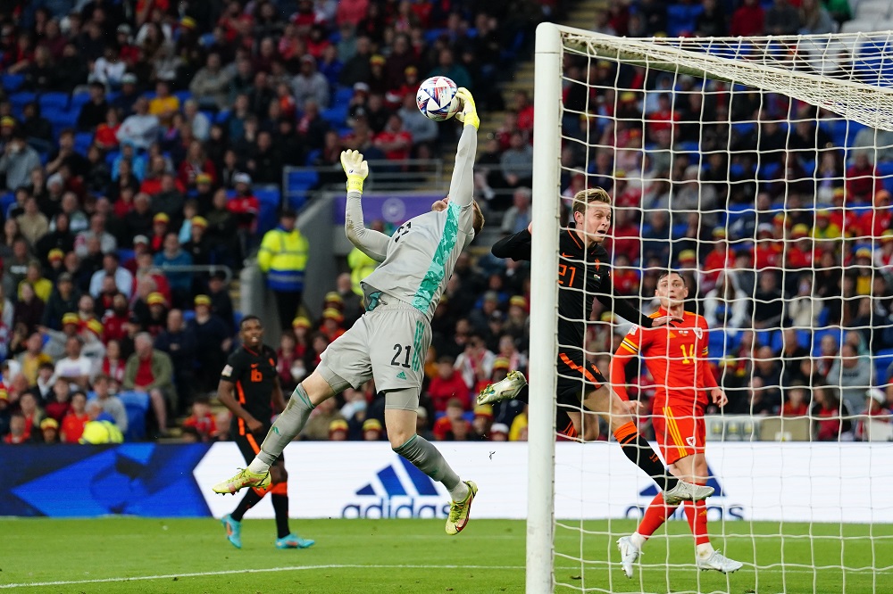 Wales goalkeeper Adam Davies signs new Blades deal