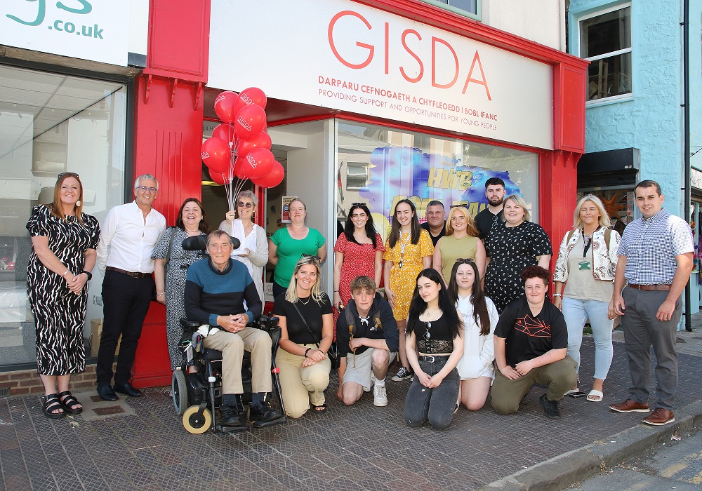 Teenager thanks Gwynedd homelessness charity GISDA for putting roof ...